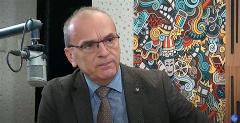 Kavarić Polovina Zaraženih Sa Velikim Kašljem Tinejdžeri Oboljelo I 14 Beba Gradski Portal