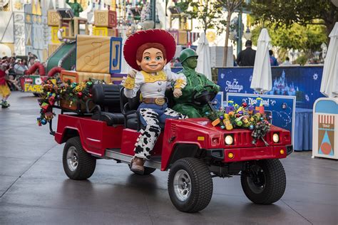 A Christmas Fantasy Parade Disneyland Gml1212 Jessi… George