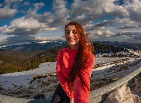 Ce Trebuie Să știi Despre Mersul Singur Pe Munte