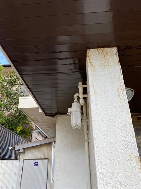 普段見えない玄関庇から 防水工事、外壁工事、修繕工事