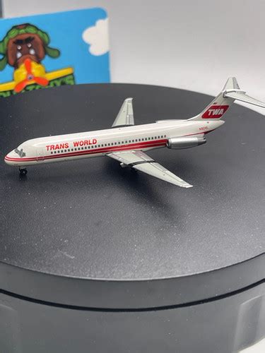 Twa Dc 9 32 Squatchys