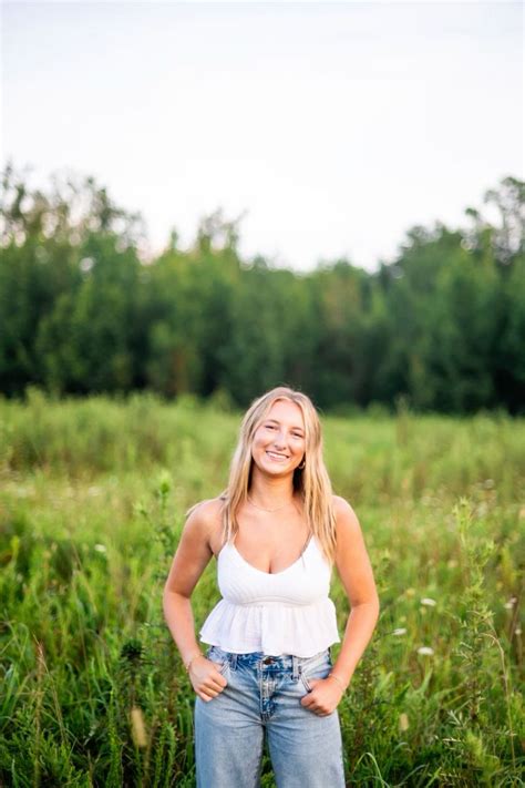 91 Summer Senior Photos Rural Southern Photography Ideas In 2025