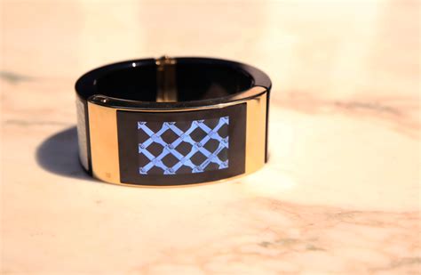 Intels Mica Smart Bracelet Will Be In Stores Before Christmas For 495 Techcrunch