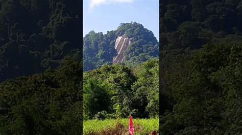 Air Keluar Dari Atas Bukit Batu Yang Tinggi Di Desa Pakumbang Kec