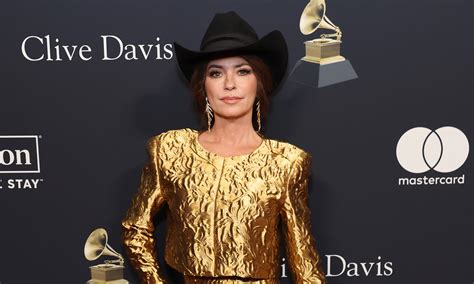 Shania Twain Shares How She Removes Her Makeup—and Dermatologists Have Shania Twain Shares How She Removes Her Makeup—and Dermatologists Have