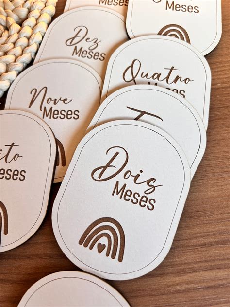 Conjunto De Placas Em Madeira Para Registar Os Primeiros Meses Do Bebé