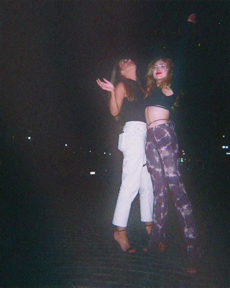 Peyton And Victoria Scrolller