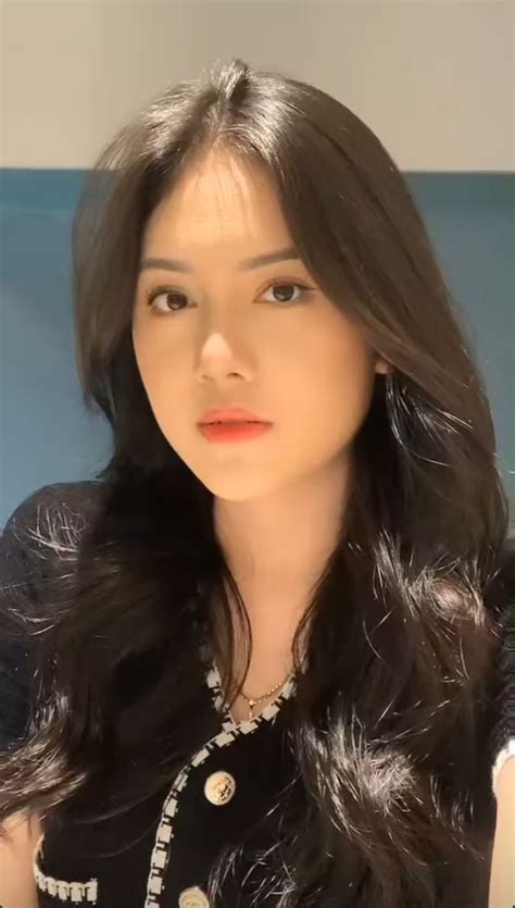 Pin Oleh C Wirawan Di Monica Bellucci Kecantikan Orang Asia Produk