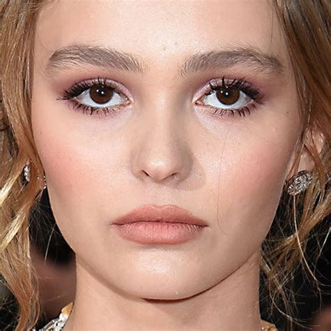 Lily Rose Depp Makeup Brown Eyeshadow Silver Eyeshadow And Nude Lipstick Steal Her Style