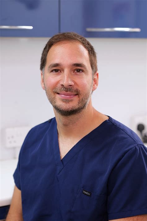 Peelhouse 👋 Meet Dr Ash Shokrollahi — Restorative Dentist With A