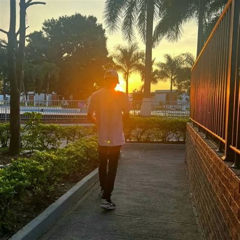 B A D I Juan Badillo • Threads Say More