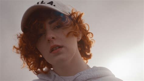 Irish Singer Songwriter Roe Shares Compelling New Single “cold Feet