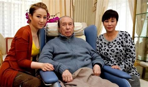 富豪续命成本有多高？何鸿燊补脑针每针86万，他足足打了11年问题普通人身体