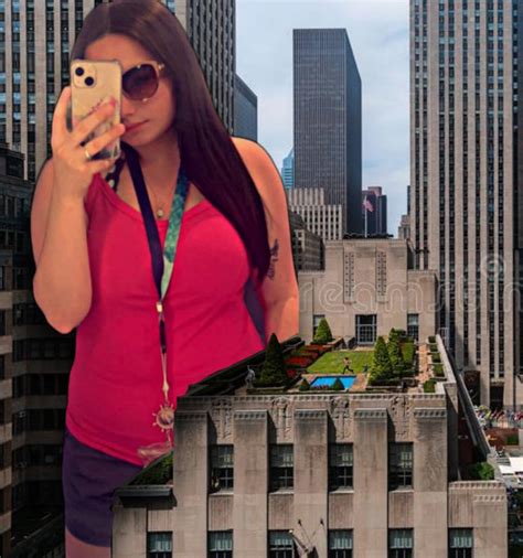 Giantess Walk In The City By Fanatico230 On Deviantart