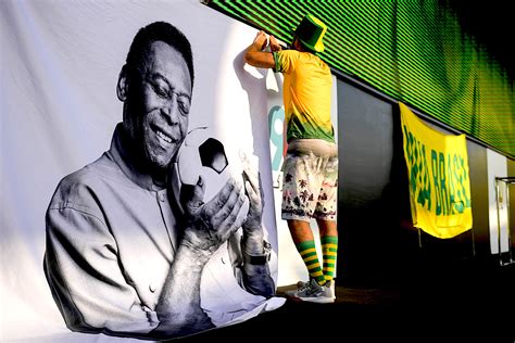 Familiares De Pelé Se Reúnen En Hospital De Sao Paulo