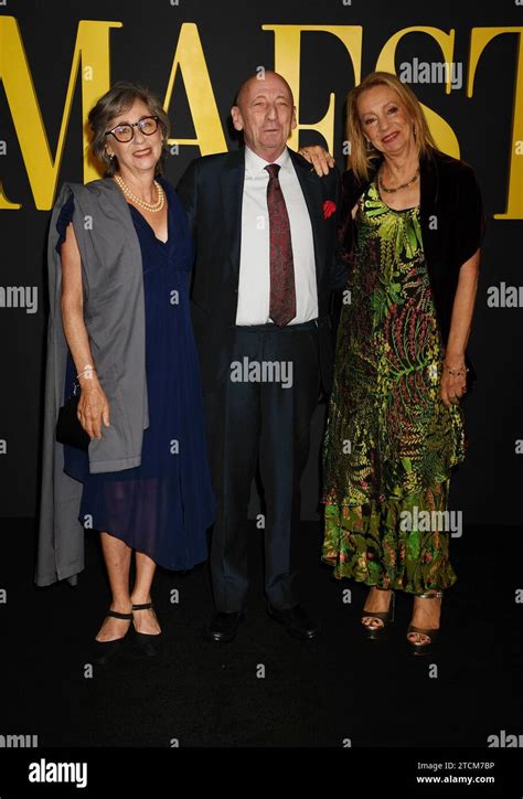 Los Angeles California December 12 L R Nina Bernstein Alexander Bernstein And Jamie