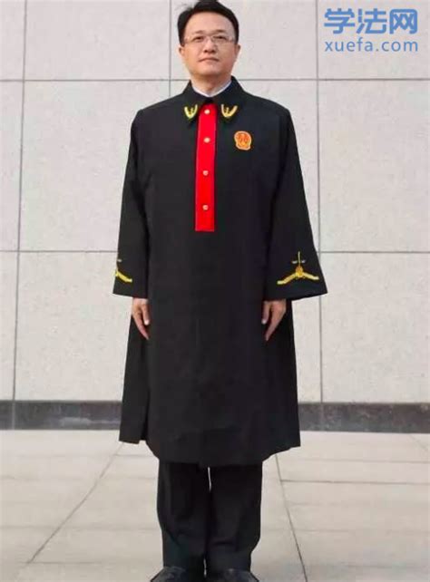 最高人民法院发布新版法官制服，来看看之前33年法官们曾怎样穿