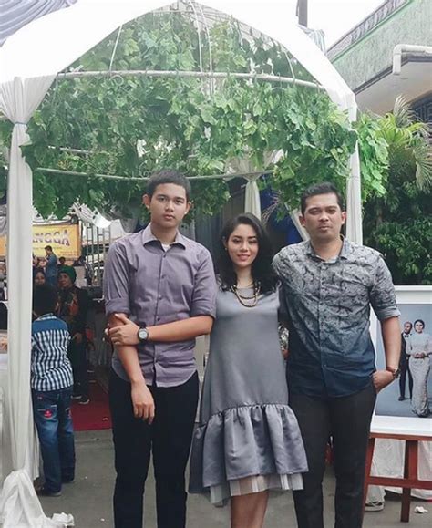 Mengenang Kebersamaan Saphira Indah Dan Suami Semasa Hidupnya 3