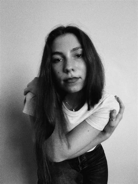 Meet Emma Bieniewicz Canvasrebel Magazine