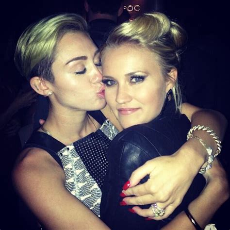 Miley Cyrus E Emily Osment Hannah Montana The Movie Exclusive