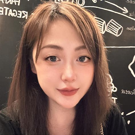 茶妹兒 咪妮小玥兒的穿搭分享 茶妹兒 咪妮小玥兒的穿搭分享 Added A New Photo