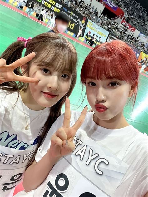 Sieun And Yoon ♡ Its Going Down Chicago Girls Korean Girl Groups