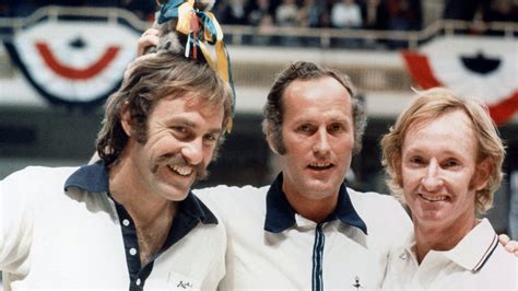 Download Stan Smith With His Friends Wallpaper