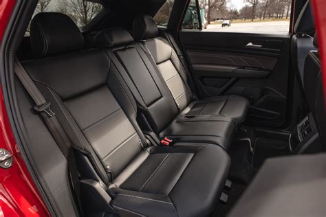 View Photos Of The 2022 Volkswagen Atlas Cross Sport 20t R Line