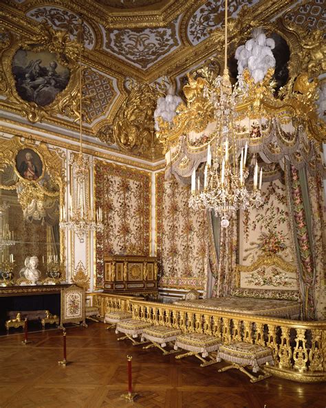 Did Marie Antoinette Live In Versailles