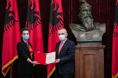 Gjykata Kushtetuese Zyrtarisht Me 7 Anëtarë Sonila Bejtja Betohet Në Presidencë Gazeta Si