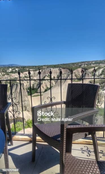 Balkon Sebuah Hotel Di Türkiye Dengan Pemandangan Alam Yang Indah Foto Stok Unduh Gambar