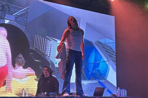 ФОТО и ВИДЕО Томми Кэш зажег в Риге яркое шоу и восторженные зрители Бублик