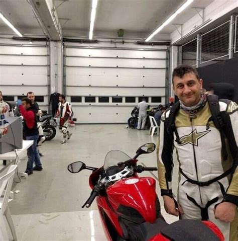 Barkın Bayoğlu Kimdir Altın Elbiseli Adam Barkın Bayoğlu Nereli Ne Zaman öldü Haberler