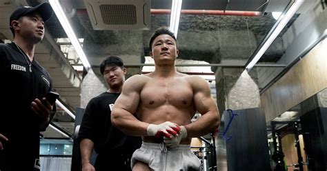 왕따를 이겨낸 고등빌더 이젠 아버지를 위해 뛴다 보디빌더 이신의 이야기 반간다