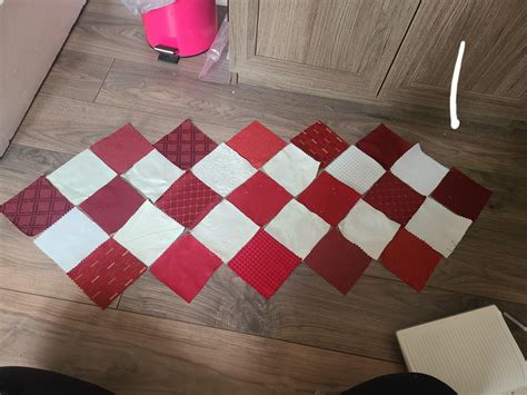 Can I Get Thoughts On A Layput For A Christmas Coffee Table Runner Im