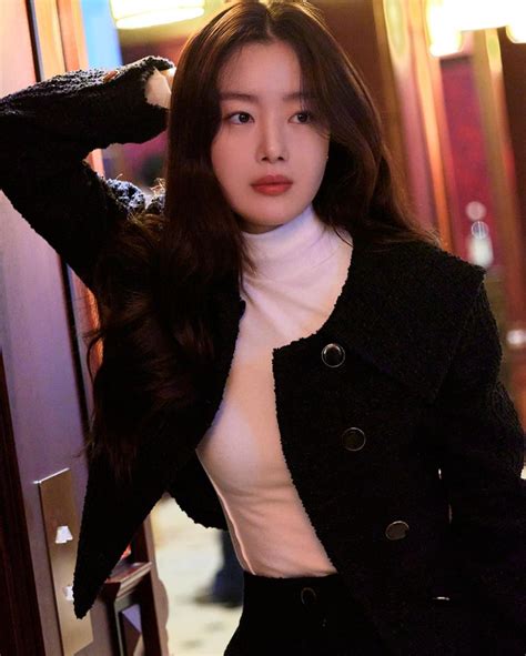 Phong Cách Thời Trang Tinh Tế Của Han Sun Hwa Khiến Cộng đồng Mạng Mê đắm