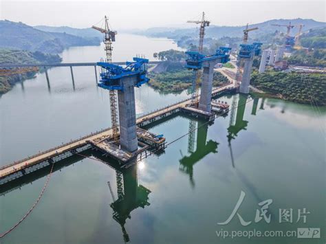广西百色：那蒙澄碧河特大桥建设忙 人民图片网