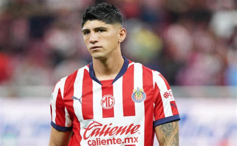 Chivas Makes Bold Moves Chicharito And Alan Pulido On Shaky Ground