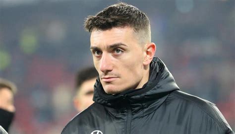 Nati Verteidiger Zesiger Wechselt Innerhalb Der Bundesliga