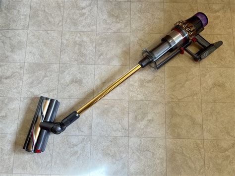 Review Dyson Outsize Absolute Stick Vacuum