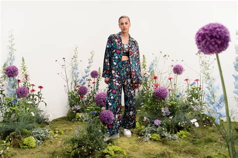 時尚漫步元宇宙花園！puma X Liberty 秋冬聯名系列，花卉印花打造自信穿搭 Juksy 街星