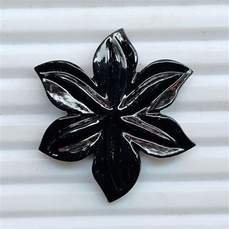Black Onyx Flower Carving Gemstone Aaa Quality 27 Carats 37x33x5mm