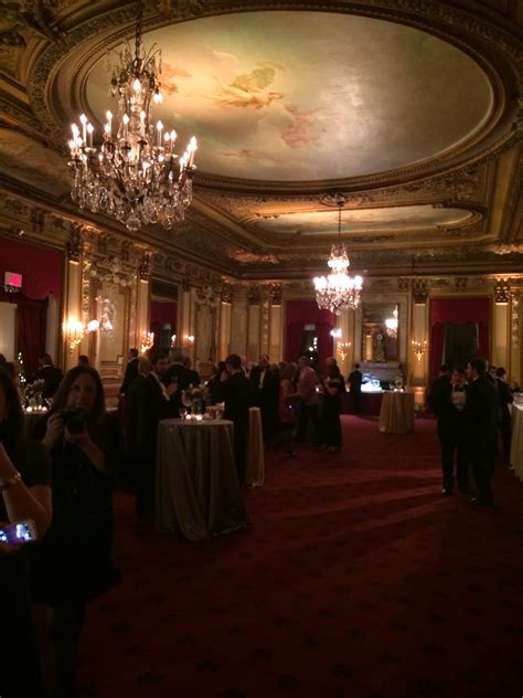 Rain Er Shine The Metropolitan Club Nye