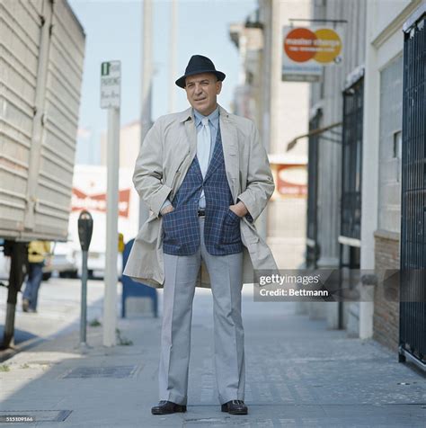 121973 New York Ny Full Length View Of Actor Telly Savalas In His