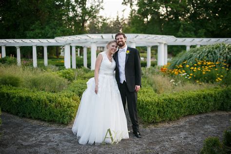 Mandy Erics Sonnenberg Garden Wedding Rochester Ny Wedding