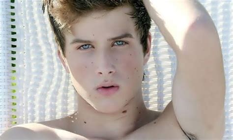 Fotos Fakes De Meninos Sem Camisa Part 5