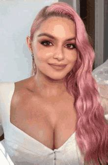 Ariel Winter  S Tenor