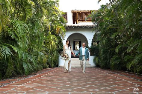 Suzanne And Daniel White Crown Photography