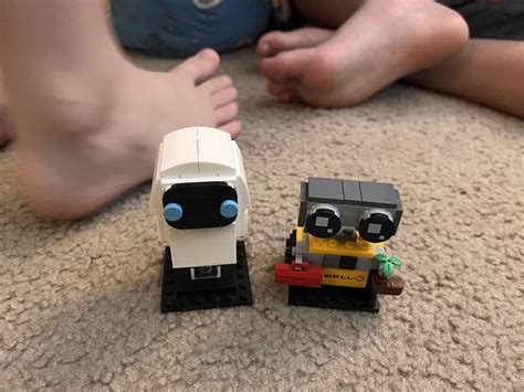 Lego Disney Wall E And Eve Brickheadz Set 100 Year Anniversary Edition