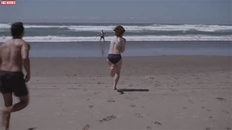 Chloe Levine Nue Dans The OA